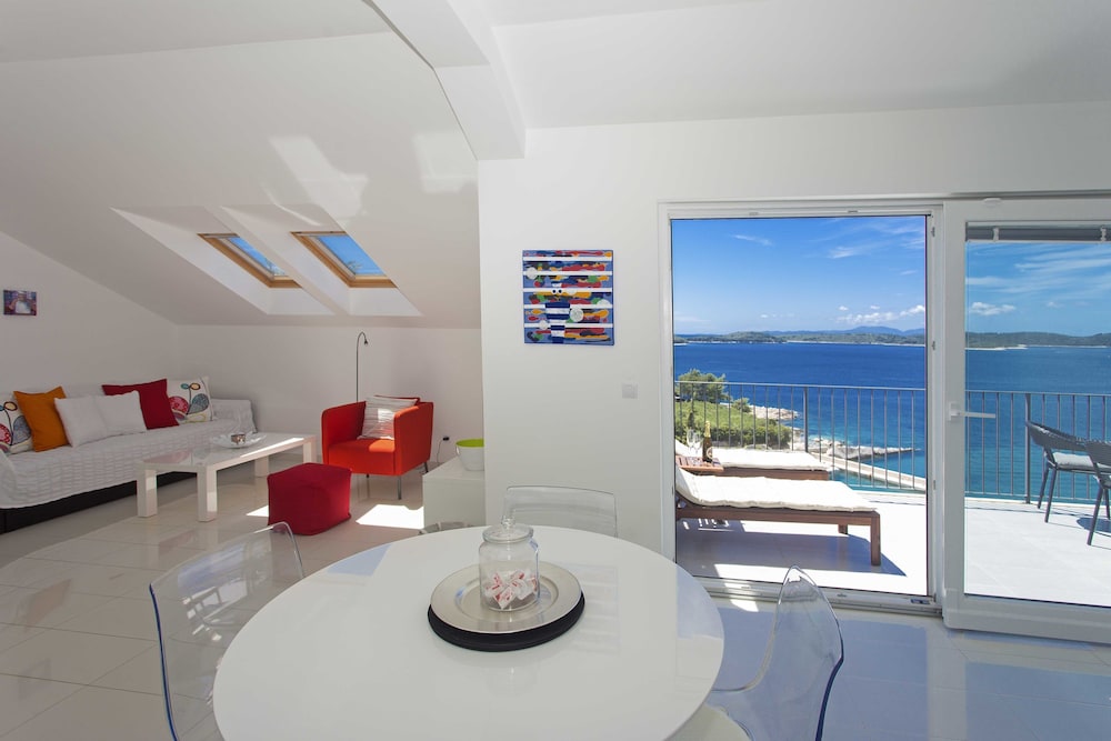 Blue Bay Residence Reviews, Deals & Photos 2026 - vrbo.com