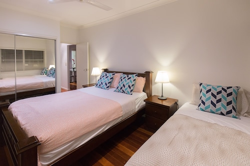 The Palm In Heart Of Surfers Paradise - ゴールドコースト