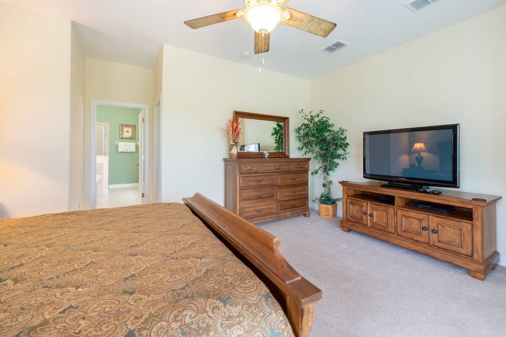 The Shire - Private Pool & Spa, Gated Community, Close to parks and ...