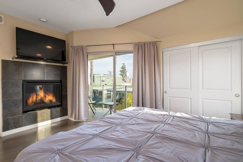 A/C and 3 balconies to enjoy the sun. Beach gear and Traeger included ...