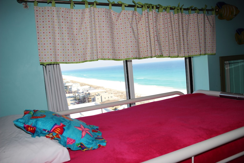 Spectacular Gulf Front, HEATED POOL/HOT TUB, Premier Location, Emerald ...