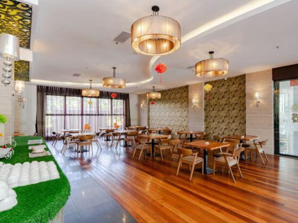 Livingston Hotel in Sandakan | Best Rates & Deals on Orbitz