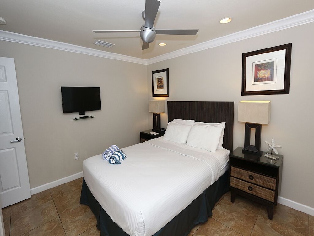 Slice of Paradise–Beach Club AMI Resort #13 by RVA - Bradenton Beach | Vrbo