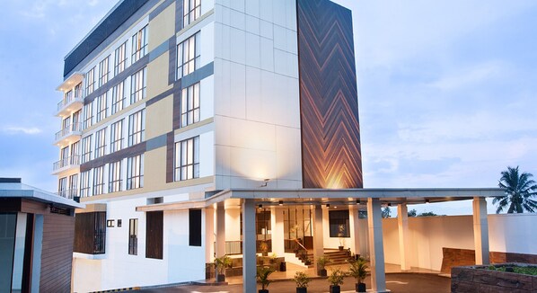 Book Hotel Santika Sukabumi - CHSE Certified in Sukabumi | Hoteles.com