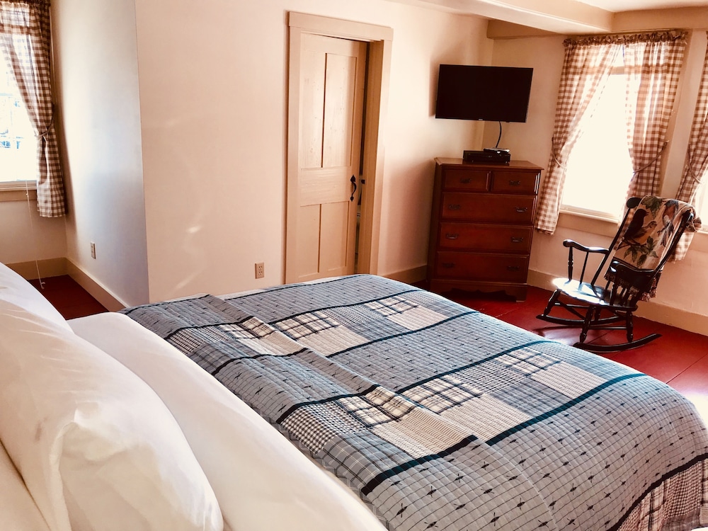 Spring Hill Inn in Storrs | Best Rates & Deals on Orbitz