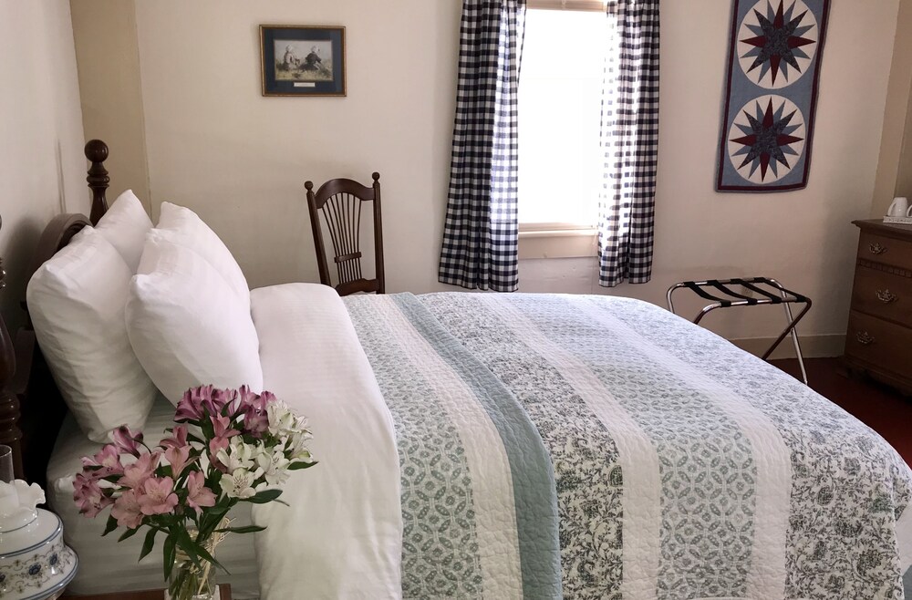 Spring Hill Inn in Storrs | Best Rates & Deals on Orbitz