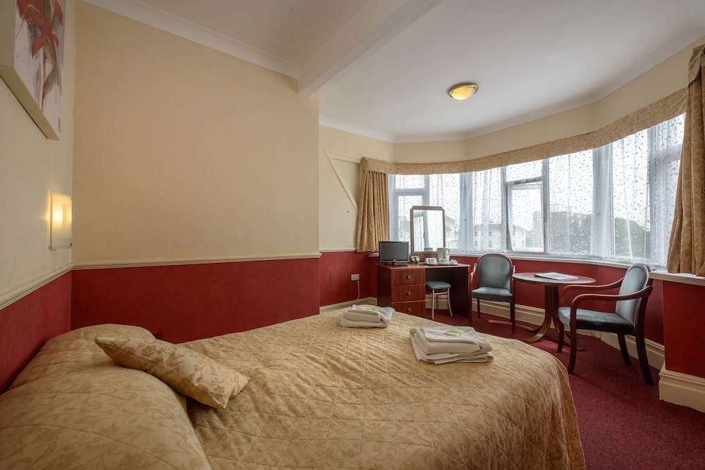 Bournemouth Sands Hotel, Bournemouth: Room Prices & Reviews | Travelocity