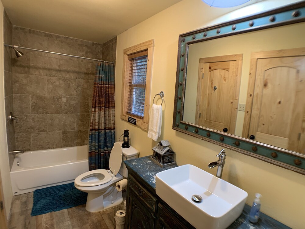 Luxury Log Cabin in the Premier Resort-Holly Lake Ranch, Hawkins: Room ...