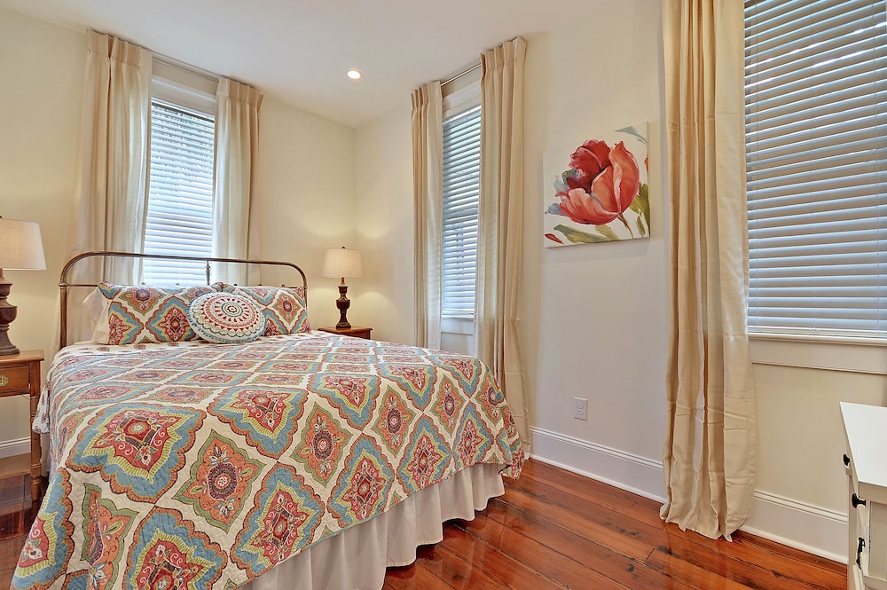 AWESOME PROPERTY, GREAT DOWNTOWN CHARLESTON LOCATION! Sleeps 10 ...
