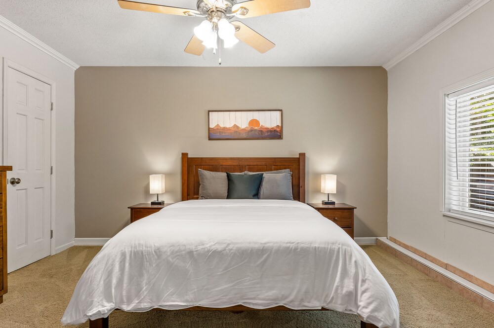 Cozy Farm House w/ Private Lake and Hiking Trails Reviews, Deals ...