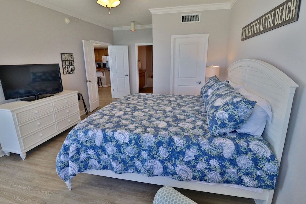 Marisol 4 Br 3 Bath Sleeps 13**2 Sets of Beach Chairs included with ...