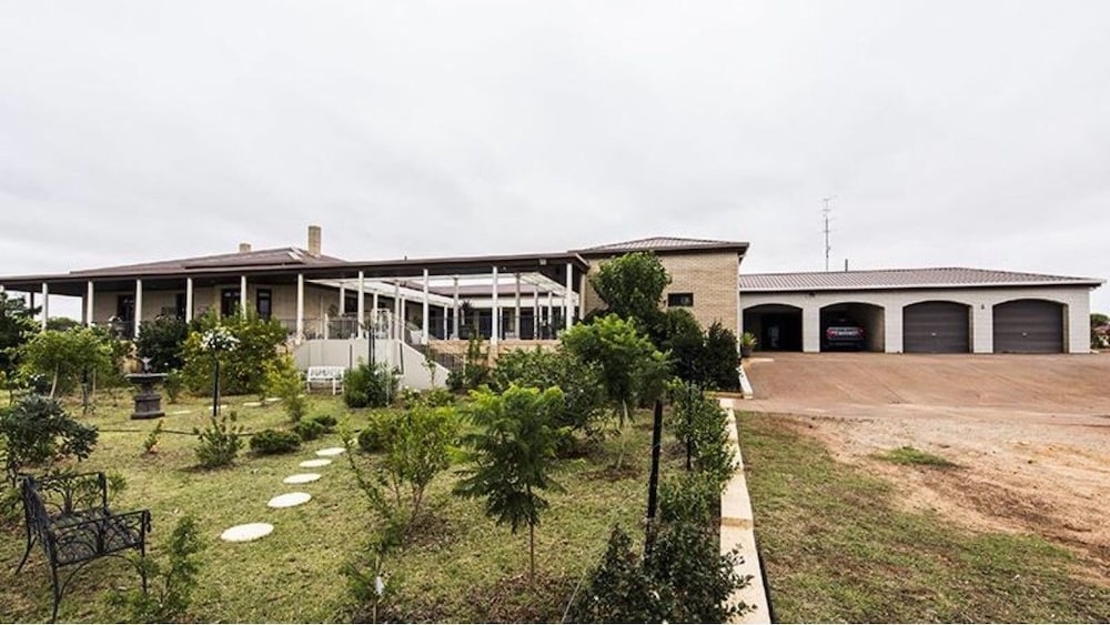 Fairway Manor Accommodation: AU$188 Deals & Reviews (Northam, AUS) | Wotif