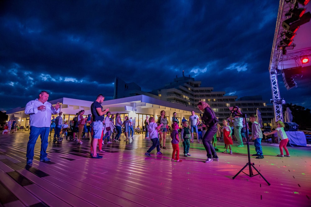 Mera Onix Cap Aurora in Cap Aurora | Best Rates & Deals on Orbitz