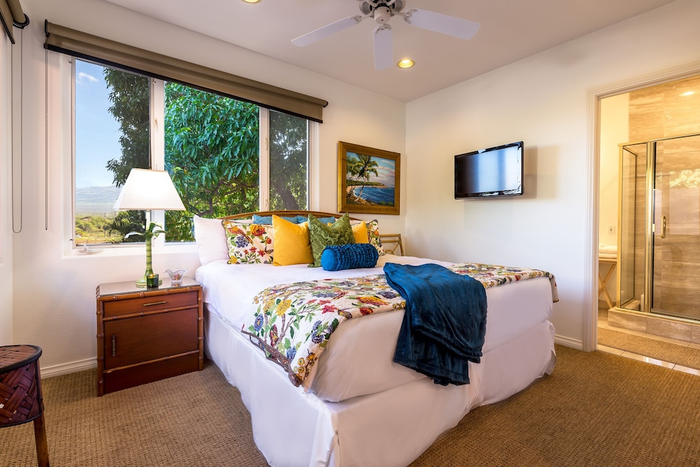 RARE, GATED, PRIVATE BEACHFRONT HOME! PRIVATE POOL, 6 BEDS 6 BATHS ...