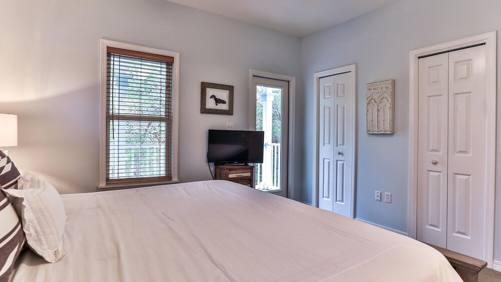 Monkey Business | Pet Friendly | Golf + Pool | Walk to Beach - Florida ...