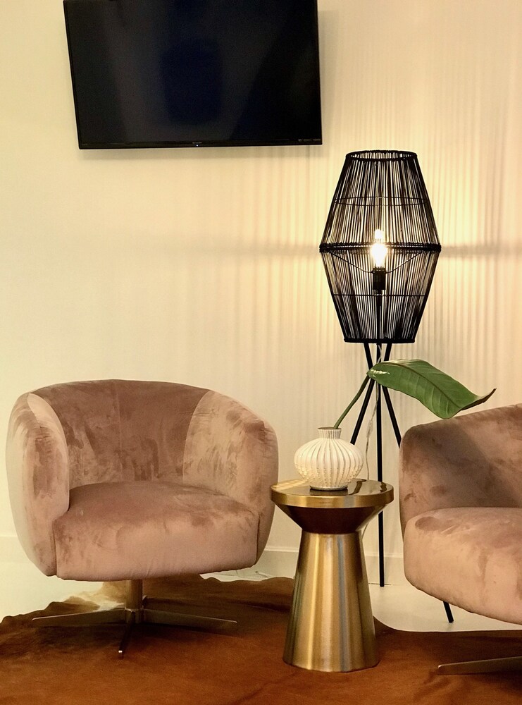 Aqua by American Beech, Riverhead: $299 Room Prices & Reviews | Travelocity