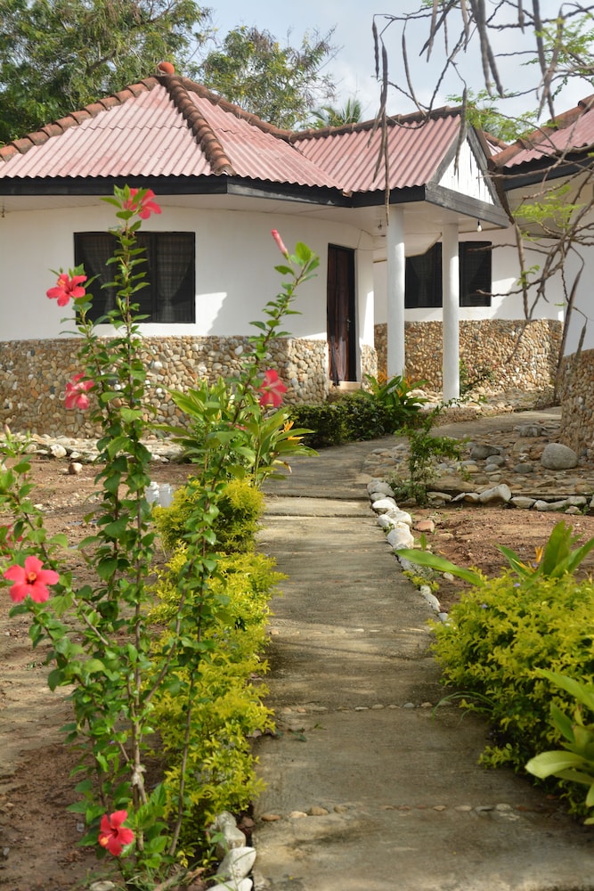 Busua Paradiso Beach Resort: Deals & Reviews (Busua, GHA) | Wotif