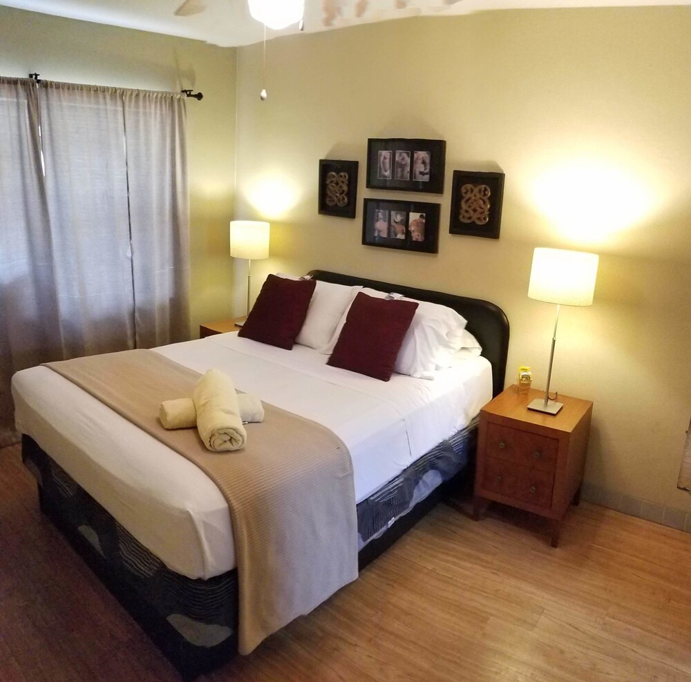 Inn Leather Guest House - Male Only LGBT, Fort Lauderdale: Room Prices ...