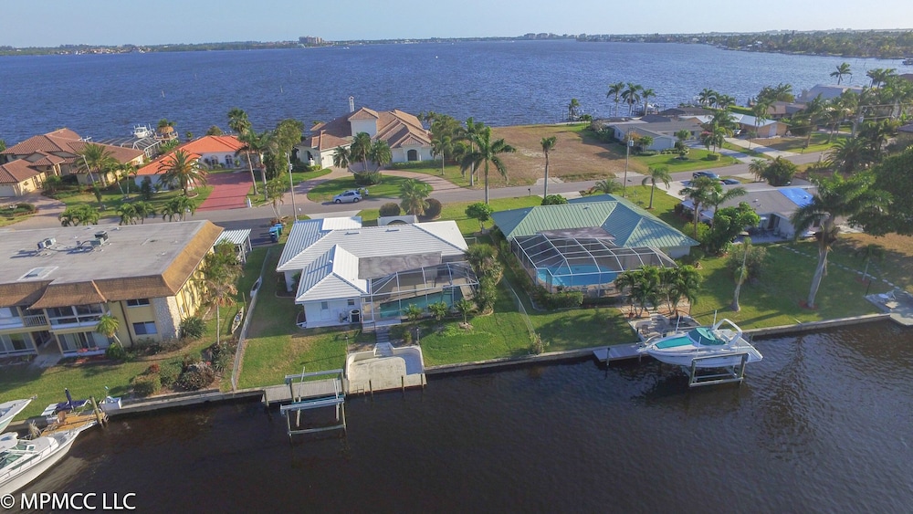 Dream vacation in Florida starts here at Villa CASA BIANCA in Cape ...