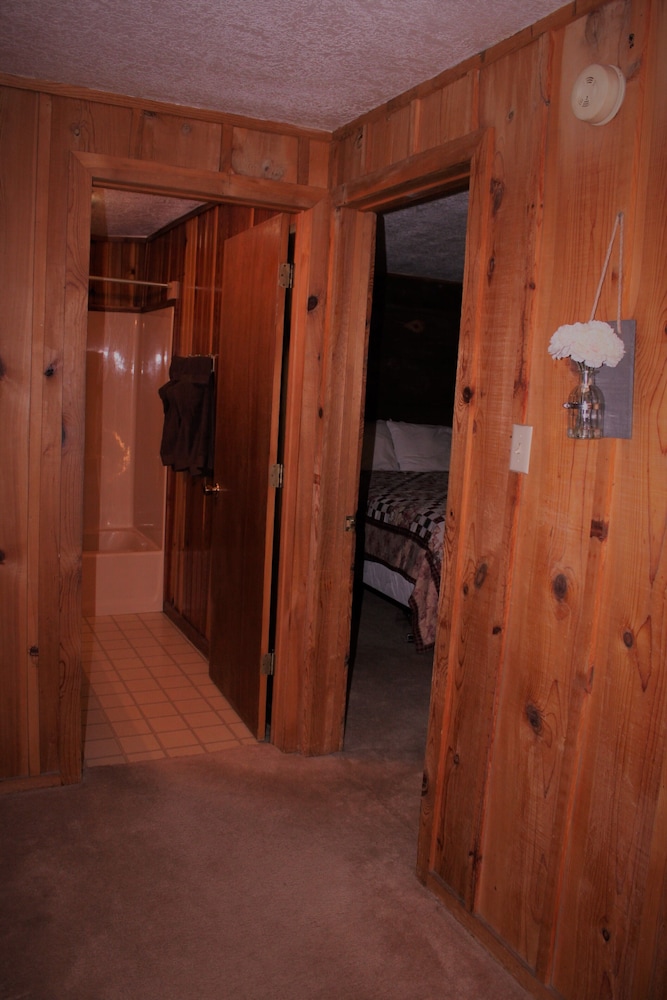 Enjoy a Get-A-Way @ this cozy log cabin on Eagle Nest Lake, in Eagle ...