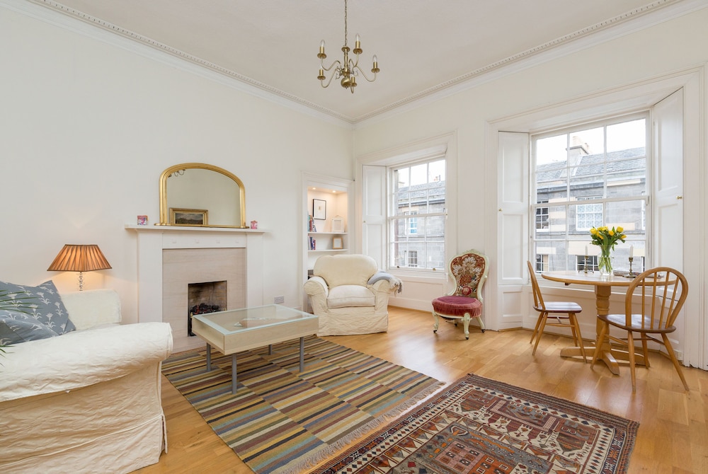 Brilliant Location, Charming Bright Apartment - Edinburgh | Vrbo