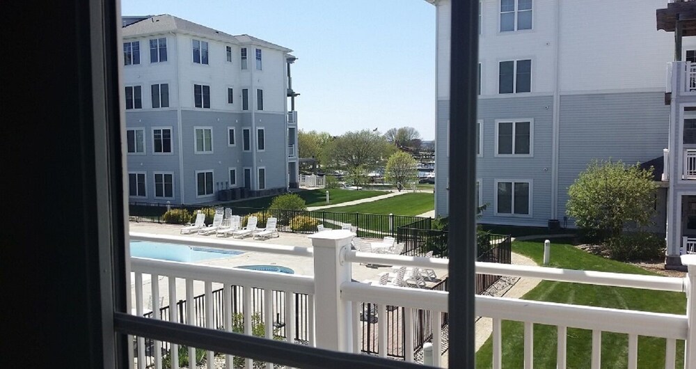 Enjoy the warm Summer Breeze in this modern 3BR, 2BA Downtown Condo ...