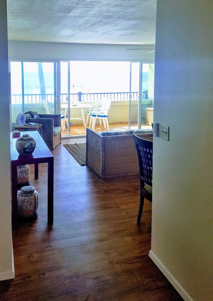 Oceanfront condo with AC 20 ft from ocean - Holualoa | Vrbo