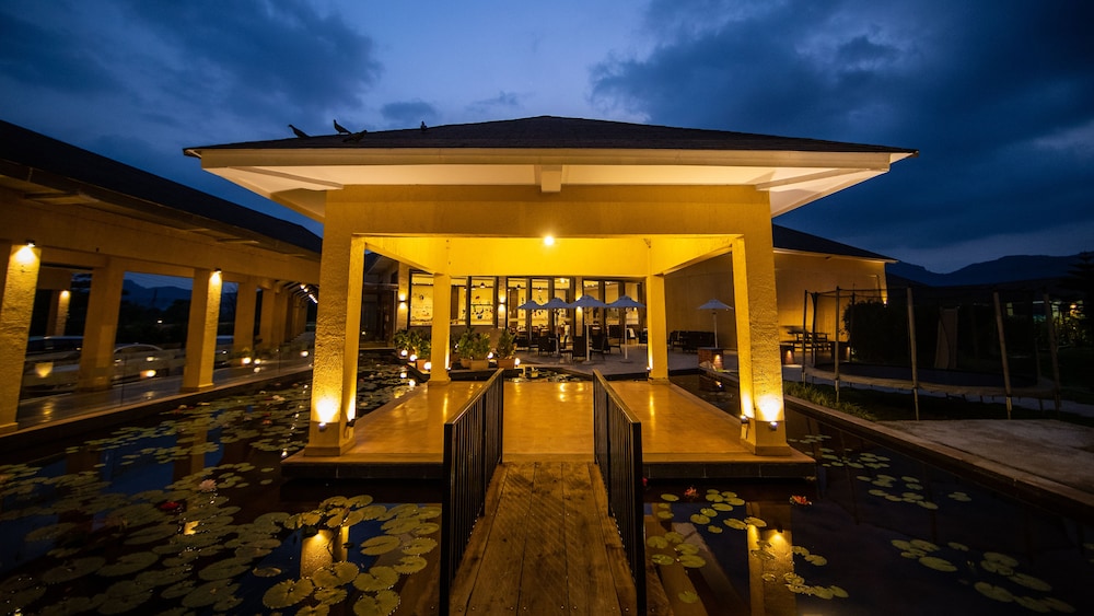 Tropical Retreat Luxury Resort and Spa Deals & Reviews (Igatpuri, IND ...