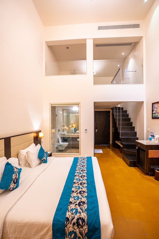 Tropical Retreat Luxury Resort and Spa Deals & Reviews (Igatpuri, IND ...