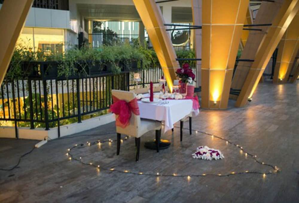 BW Luxury Jambi, Jambi: $39 Room Prices & Reviews | Travelocity