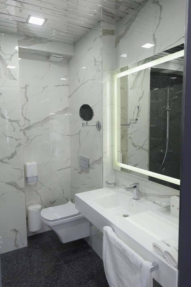 Hotel Mirror Skopje, Petrovec: $81 Room Prices & Reviews | Travelocity