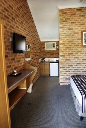 Condobolin Motor Inn, Condobolin | Book at Hotels.com