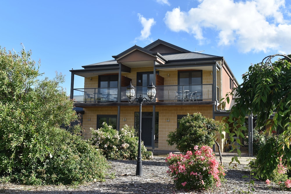 Labertouche Gypsy Creek Winery, Australia | Australian Accommodation