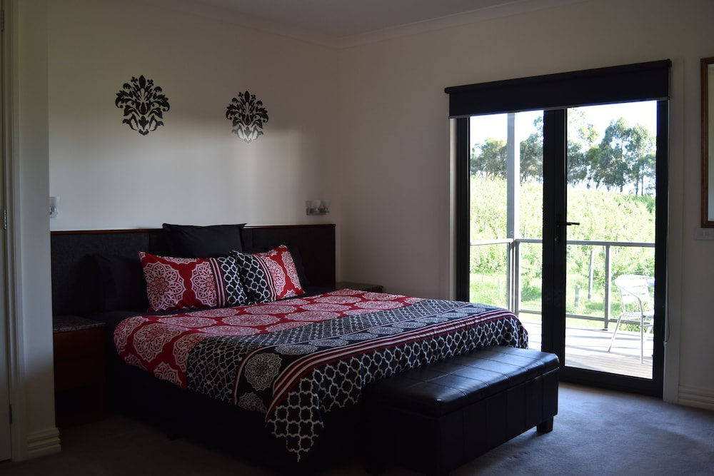 Labertouche Gypsy Creek Winery, Australia | Australian Accommodation