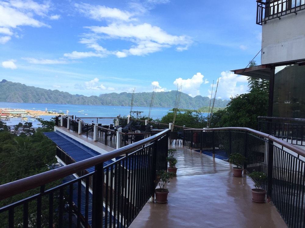 Skylodge Resort Deals & Reviews (Coron, PHL) | Wotif