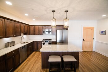 Cranmore Condominium Lodging, North Conway: Room Prices & Reviews ...