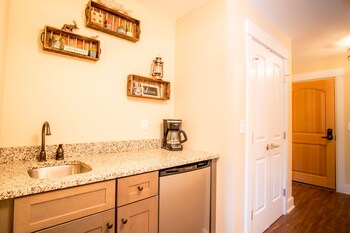 Cranmore Condominium Lodging, North Conway: Room Prices & Reviews ...