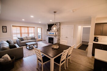 Cranmore Condominium Lodging, North Conway: Room Prices & Reviews ...
