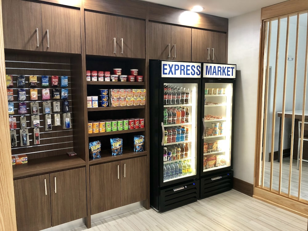 Holiday Inn Express and Suites Houston Westchase - Westheimer, an IHG ...