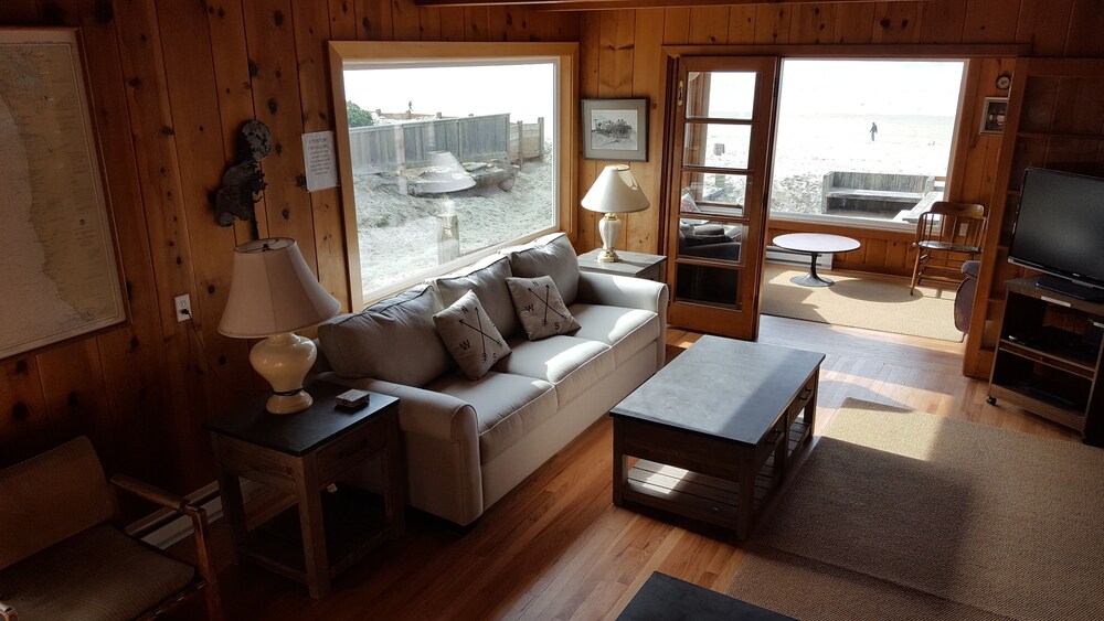 The Haystack House-Cannon Beach Oceanfront Home Steps to Haystack Rock ...