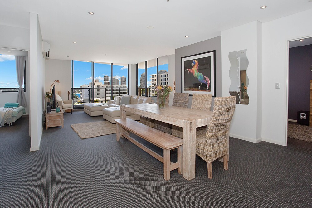 Immaculate 3 Bedroom Apartment Central Gold Coast. Modern Stylish ...