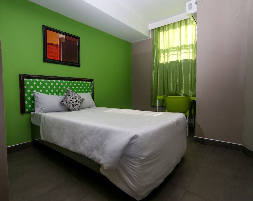 Metro Lodge Beach, Durban: Room Prices & Reviews | Travelocity