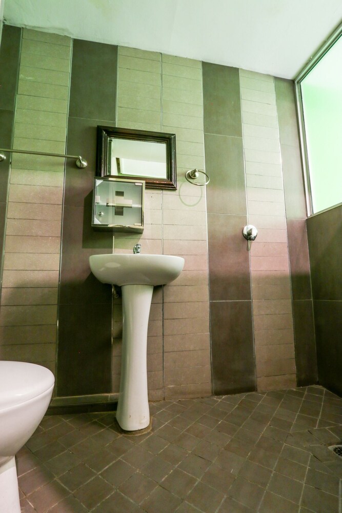 Metro Lodge Beach, Durban: Room Prices & Reviews | Travelocity