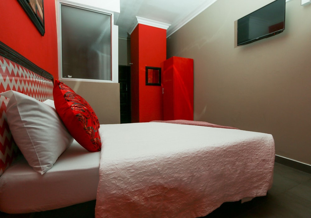 Metro Lodge Beach, Durban: Room Prices & Reviews | Travelocity