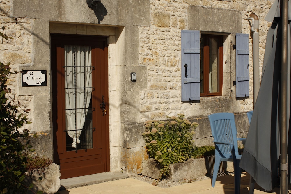 Beautifully restored former stable with pool, convenient location ...