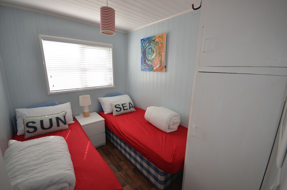 Close to Broads,WIFI,heated,2 Bed,Seasonal Swimming Pool, No Pets ...