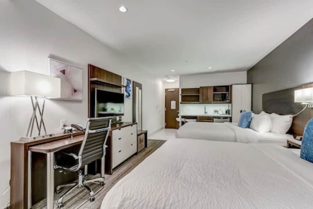 EST Hotel in Toronto | Best Rates & Deals on Orbitz