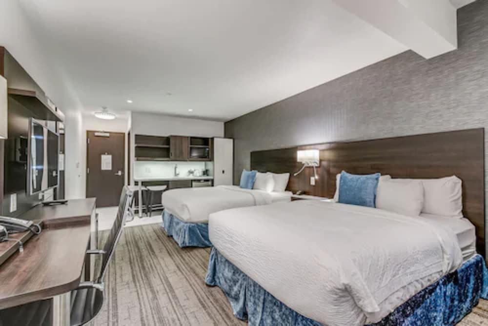 EST Hotel in Toronto | Best Rates & Deals on Orbitz