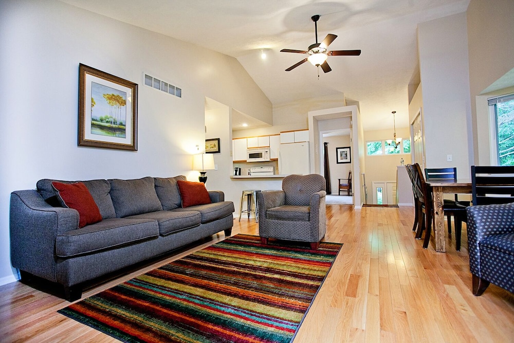 Large CLEAN Saugatuck Condo, Wooded Ravine, Cathedral Ceilings, Open ...