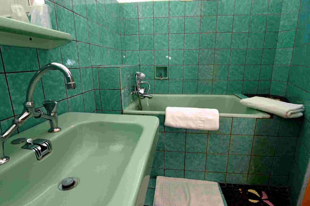 Hôtel Peron - Arviot ja päivitetyt 2024 hinnat - ebookers.fi